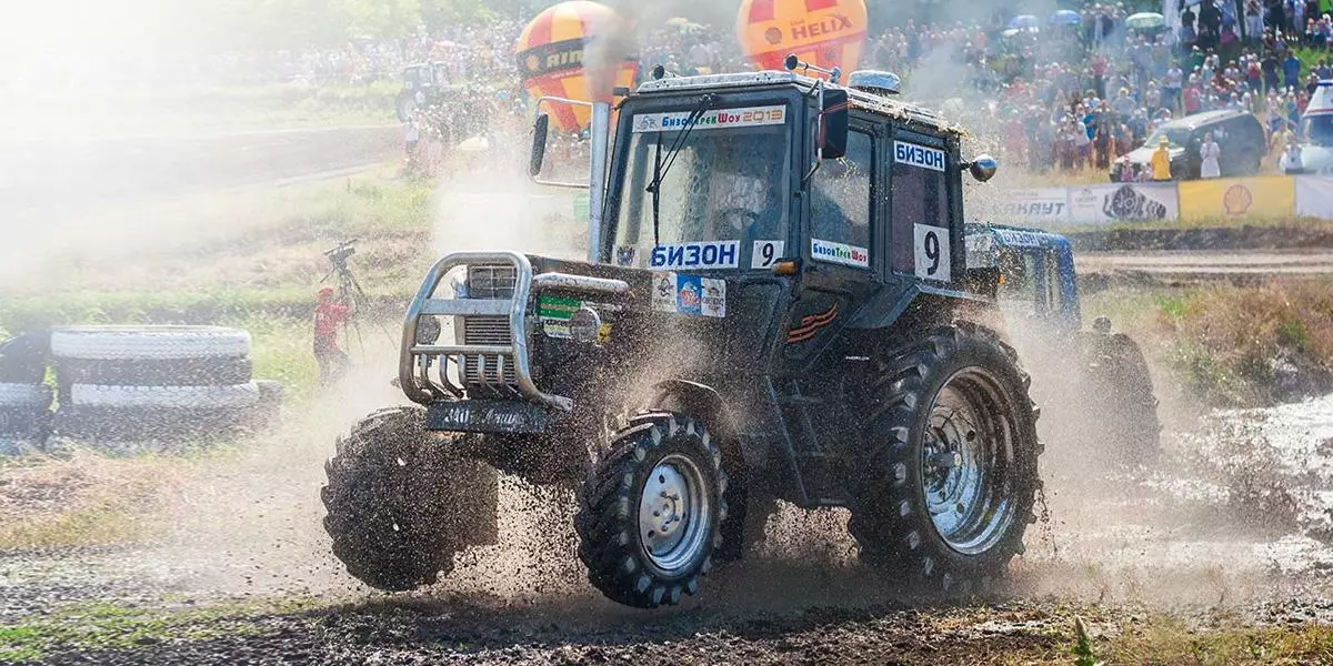 Manumalo i le tractor - tumau i Rusia 24326_1