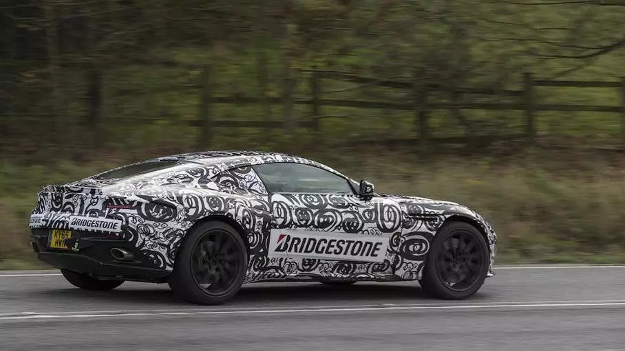 Aston Martin brachte einen neuen Supercar zum Straßen 2470_3