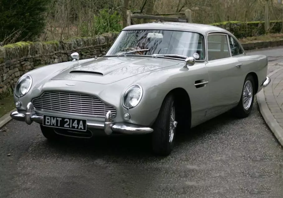 Aston Martin db5 James Bond gëtt bei der Auktioun verkaaft