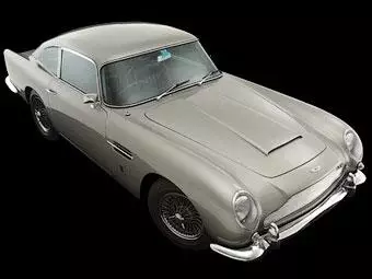 Aston Martin DB5 китарист Бийтълс ще остави чука 2496_1