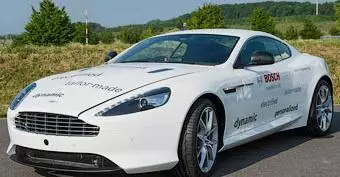 Aston Martin은 전체 드라이브가있는 하이브리드 슈퍼카를 가지고 있습니다.