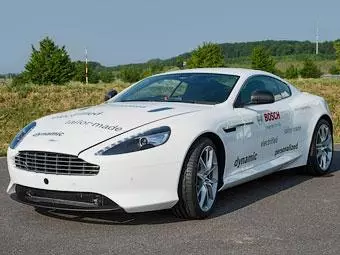 Aston Martin yana da masaniyar Supercar tare da cikakken drive 2506_1