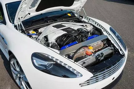 Aston Martin yana da masaniyar Supercar tare da cikakken drive 2506_2