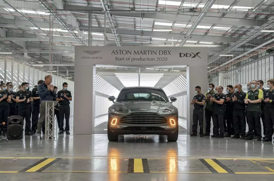 Aston Martin coletou a primeira cópia do crossover DBX 2527_1