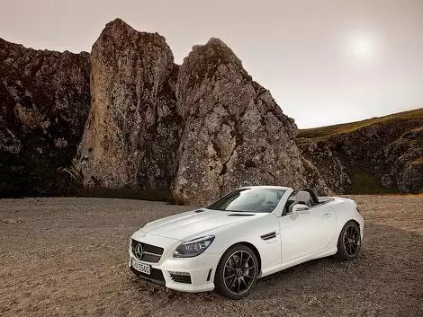 Mercedes-Benz iepazīstināja ar spēcīgāko SLK Roadster 25348_3