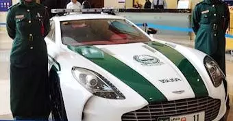 Dubai Poliziak hiru supercar jaso zituen