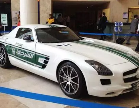 Dubai-polisie het drie supercars ontvang 2544_2