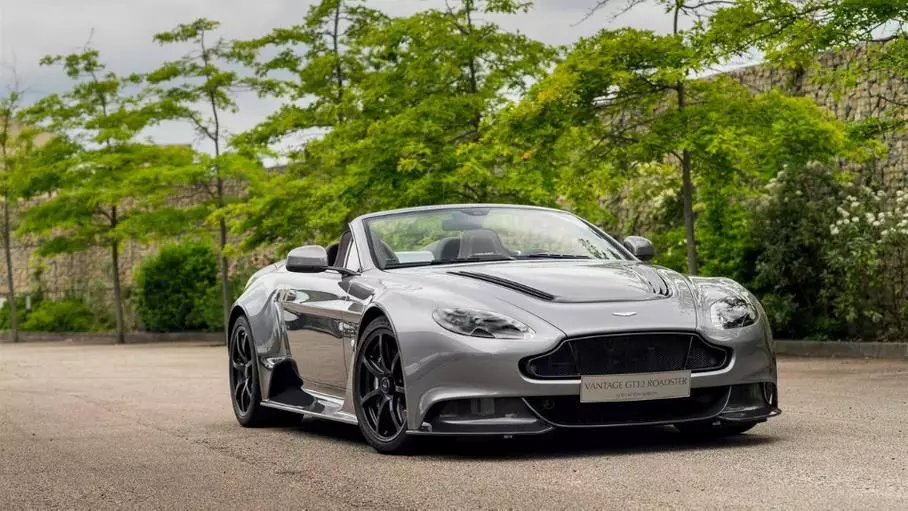 Aston Martin membangun jalan roadster yang unik 2565_1