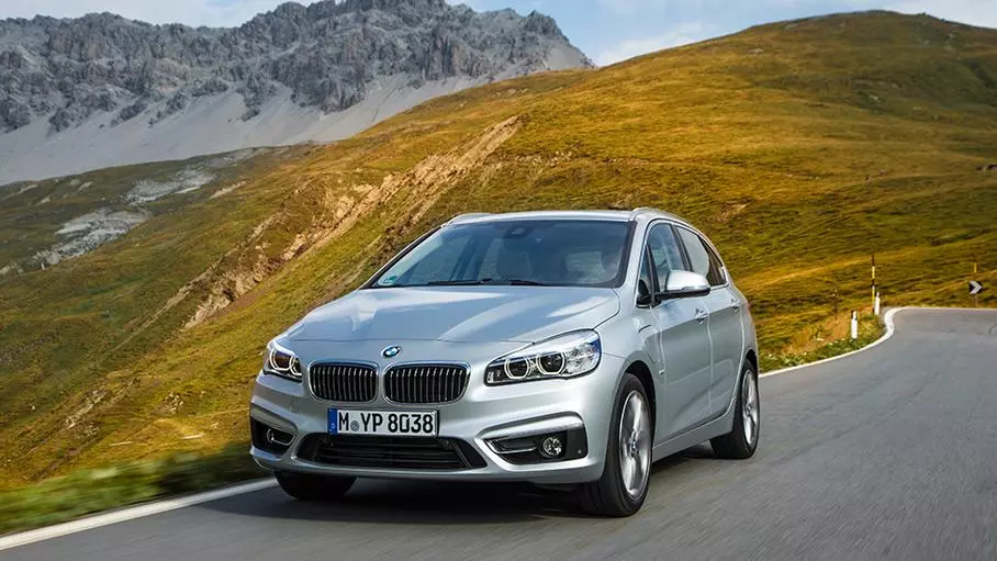 BMW հիբրիդային կոմպակտ պատրաստեց սերիան 25975_1