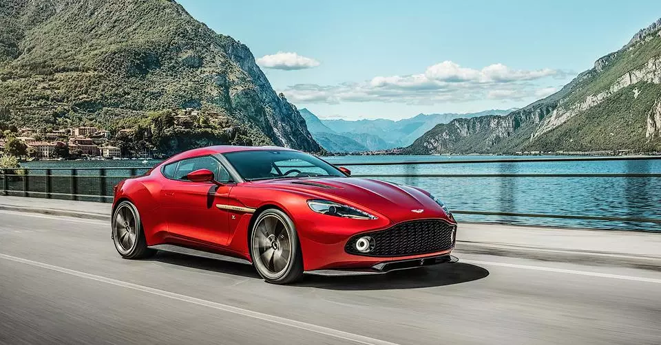 Aston Martin dia hanangana foto-kevitra 600 mahery amin'ny vanquish zagato