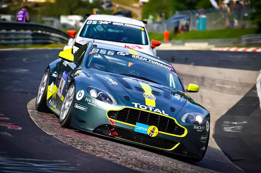 Aston Martin verkeeft eng Sammlung vun der eenzegaarteger Racing Blieder 2602_2