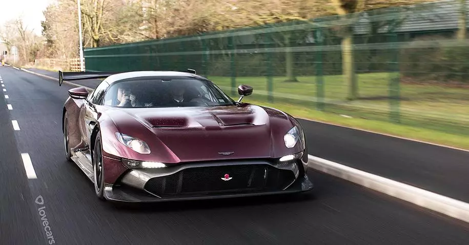 Track Supercar Aston Martin Vulcan voaomana ho amin'ny lalana mahazatra