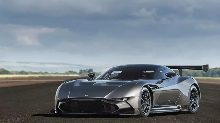 Екстремен Supercar Aston Martin одговара на споделени патишта 2617_1