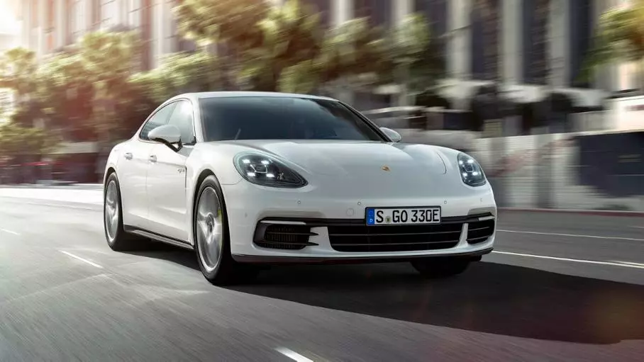 Nova Porsche Panamera fariĝis hibrido 26345_1