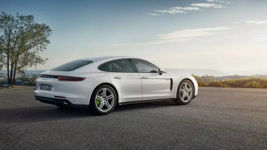 Nova Porsche Panamera fariĝis hibrido 26345_2