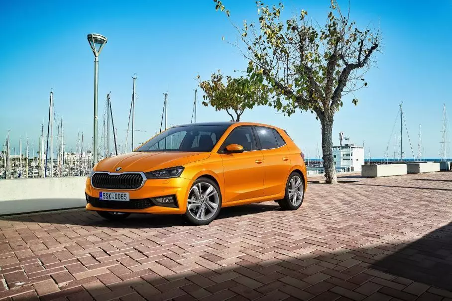 Ferrari күчтүү v12, жаңы Skoda Fabia жана аты жок Fiat Crossover: Жумасынаги негизги 26568_5