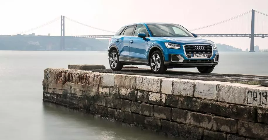 Hatchback en Crossovers: Hokker nije Audi sil yn 2018 sjen litte