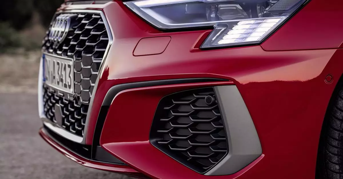 រថយន្ត Audi RS3 ថ្មីនឹងសម្គាល់អុបទិចក្នុងទំរង់នៃទង់កោសិកា