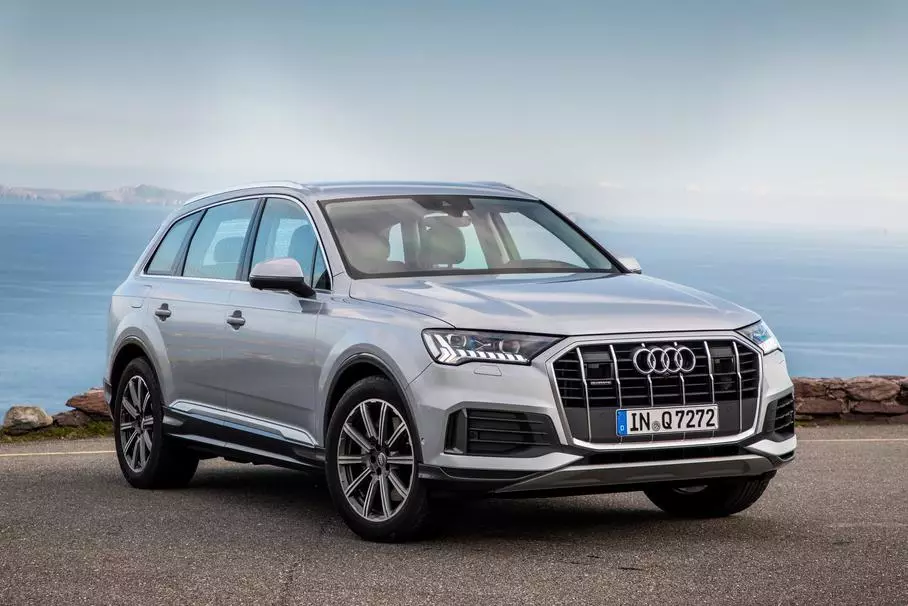 Ang Audi Q7 ay magkakaroon ng pangunahing bersyon na may apat na silindro engine.