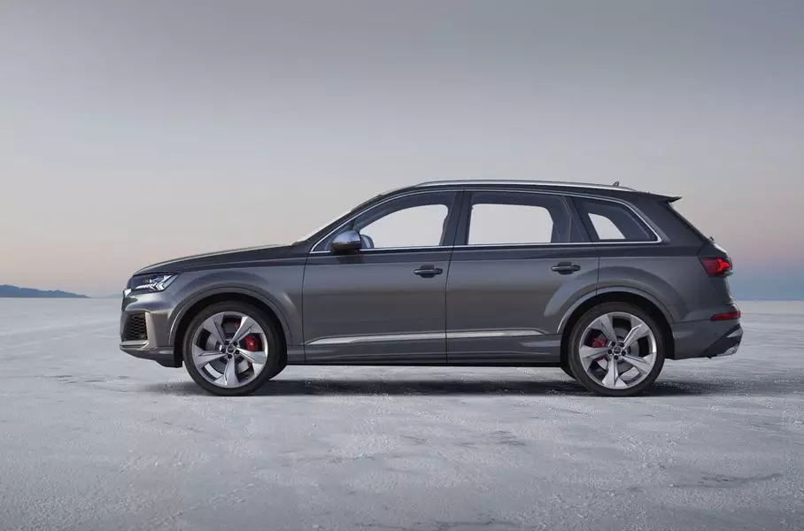 Orsýet üçin Audi SQ7 we SQ8 aňsat we gowşak eder 2792_2