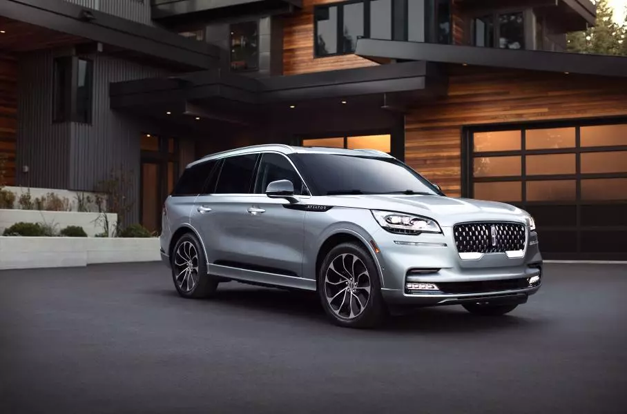 Kuwonetsa aviner a lincoln aviator ndi malo asanu ndi awiri ndi kuyimitsidwa 