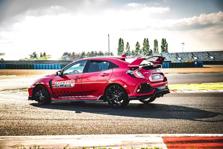 Honda Civic Type R သည်ရှေ့ဘီး drive ကားများအတွက်စံချိန်တင်မှတ်တမ်းတင်ထားပါသည် 28216_2