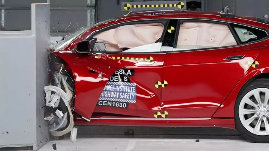 Tesla Model S y BMW I3 no pudo obtener la puntuación más alta para la prueba de choque