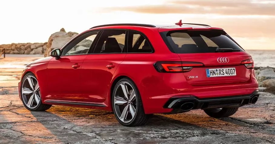 Mitengo ya ku Russia yadziwika chifukwa cha Audi Rs4 avant 2838_3