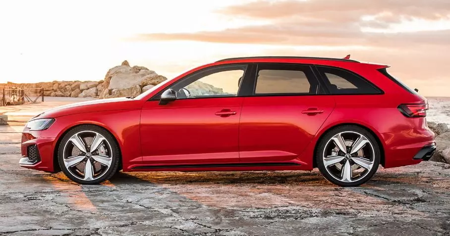 Нархҳои русӣ барои Audi Rs4 Avant маълуманд 2838_4