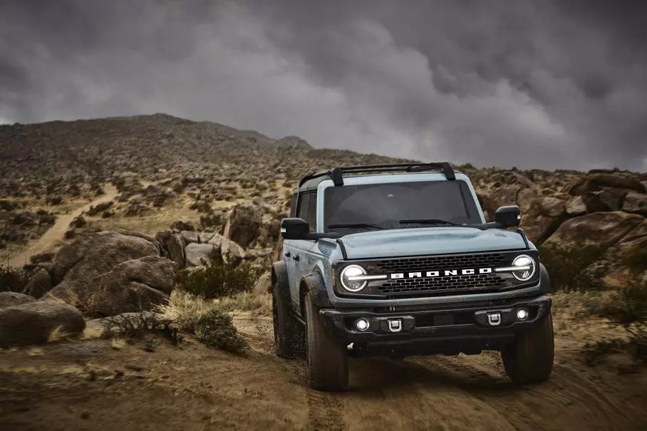 Tiuj, kiuj volas aĉeti novan Bronco-baton la Ford-retejon 28760_1