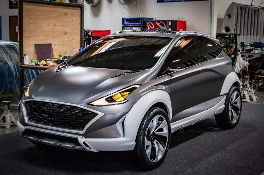 Crossover hyundai dabneeg ev: 300 millimeters ntawm txoj kev lumen thiab hluav taws xob tsav 28817_1