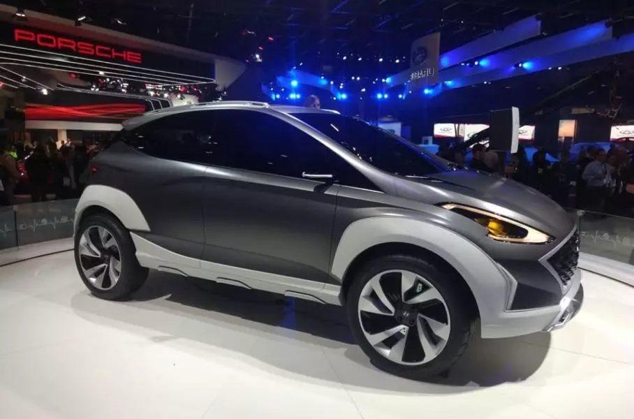 Crossover hyundai dabneeg ev: 300 millimeters ntawm txoj kev lumen thiab hluav taws xob tsav 28817_2