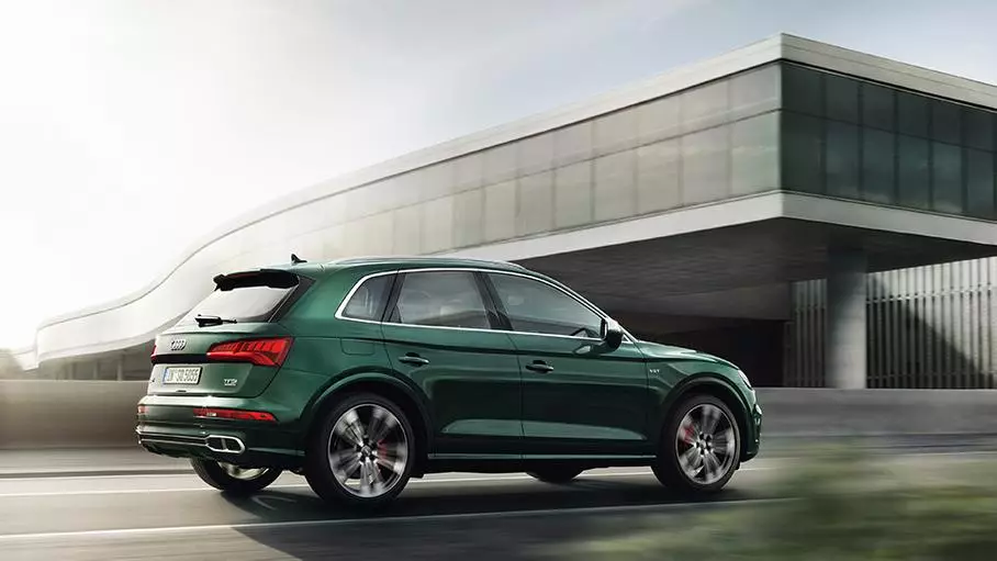 Okushiwo ama-Ruble Prices wenguqulo enamandla kakhulu ye-Audi Q5 2931_2