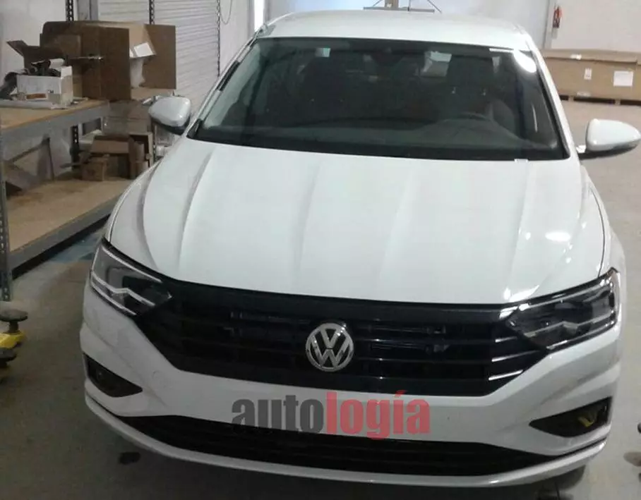 Linepe tsa pele tsa Sedan VW Jetta ho hlaha 29349_1