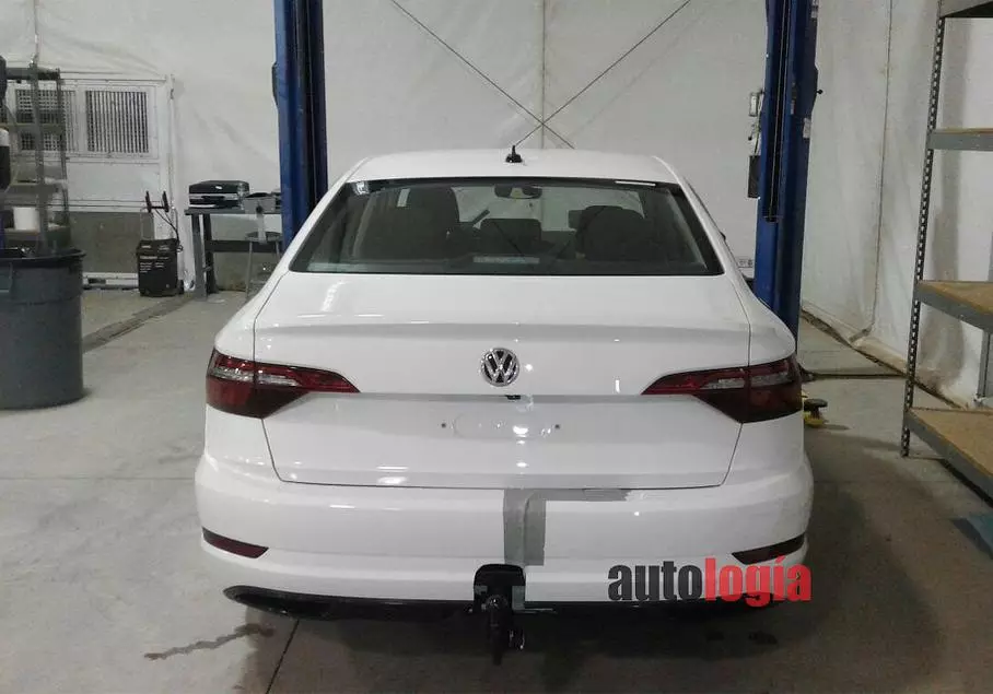 De første bildene av den nye Sedan VW Jetta dukket opp 29349_4