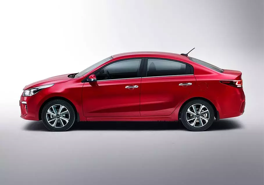 Kia Rio עבור רוסיה הפך גדול יותר, אבל איבד 20 ליטר של תא המטען 29397_3