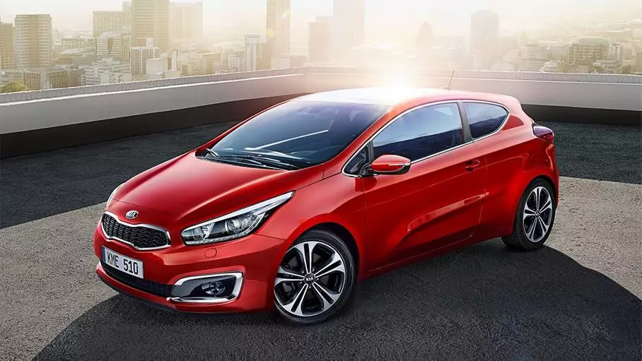 Kia Cee'd бо муҳаррики синфи 100-и қавӣ муҷаҳҳаз шудааст 29413_1