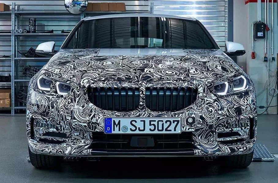 A série BMW 1 da tração na roda frontal mostrou quase sem camuflagem