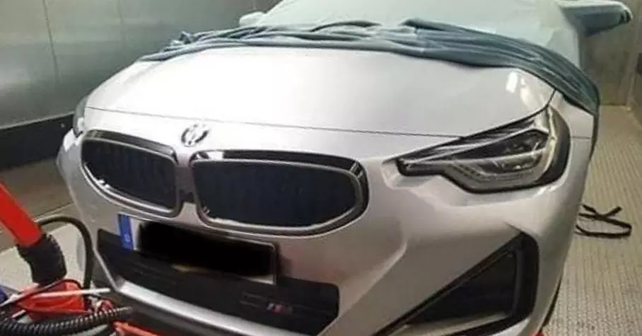 Tshiab Coupe BMW 2 Series: Ua ntej duab