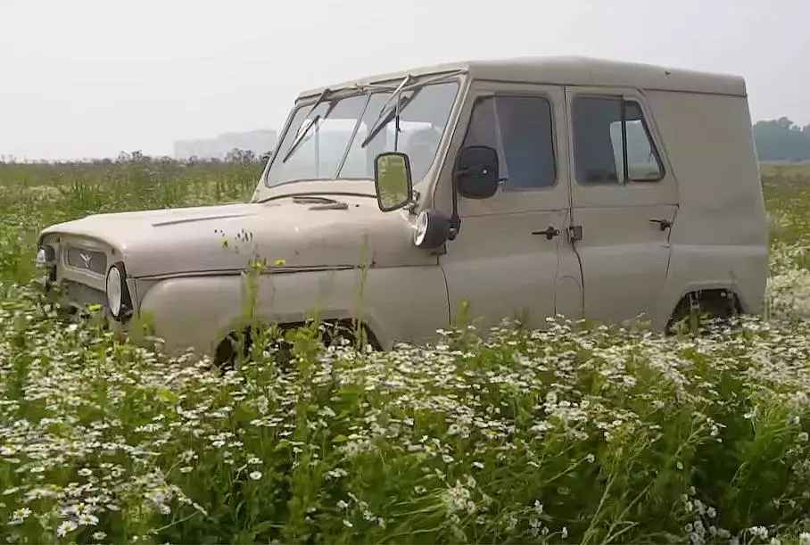 Lihat bagaimana untuk membuat pemotong rumput dari 