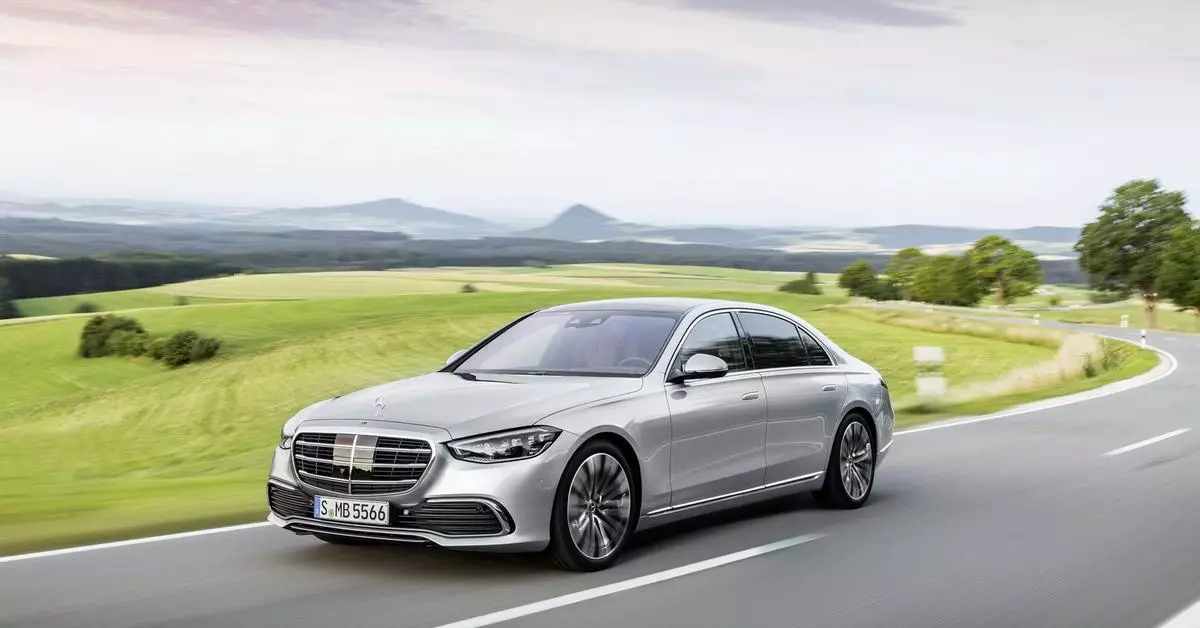 New Mercedes-Benz S-razred se je izkazal za malo dražje konkurente.