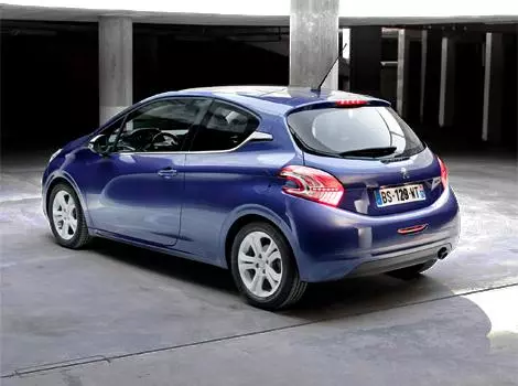 Peugeot zwany rosyjską ceną Hatchback 208 31289_2