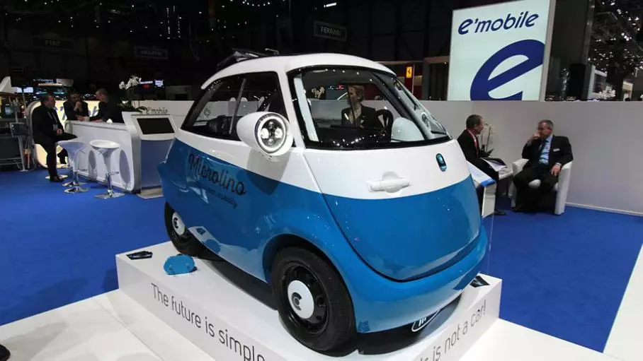 Scooters istehsalçısı bir replika retrokar bmw isetta buraxdı