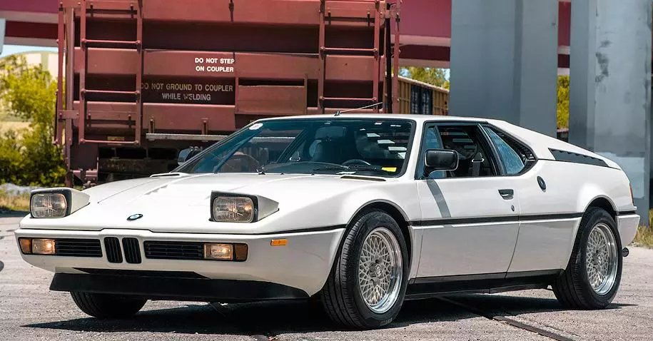 珍しいスポーツカーBMW M1は900千ドルの販売のために販売