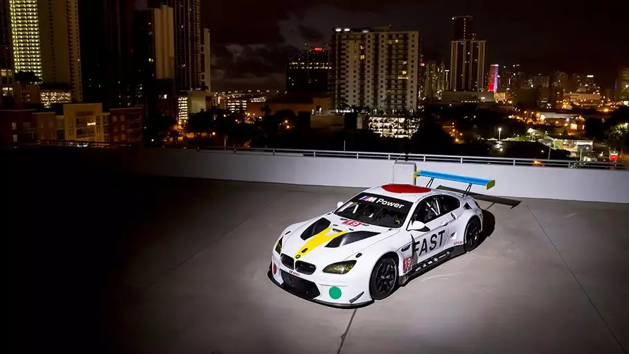 Racing BMW M6 turned into art car 3203_1