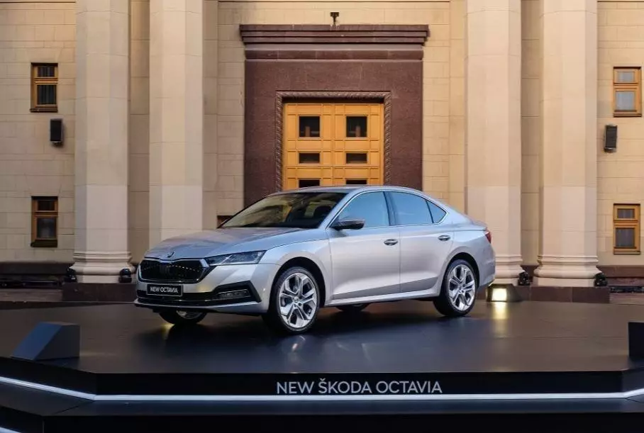 Na Rússia, lançou a produção de New Skoda Octavia 32147_1