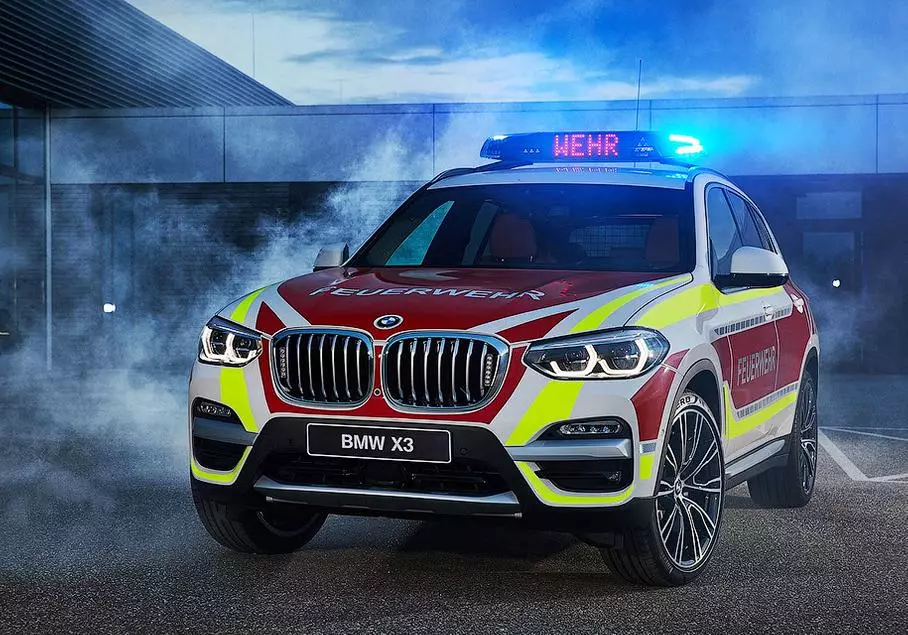 BMW parantos nunjukkeun petugas pemadam kebakaran x3 sareng pulisi mini 3232_1