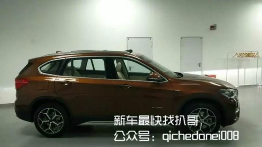 O exterior do BMW X1 alongado foi revelado ao estreo