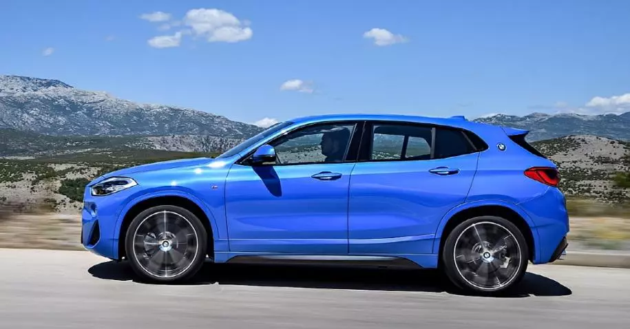 Merchant bmw x2 opgemaach fir den offiziellen Première