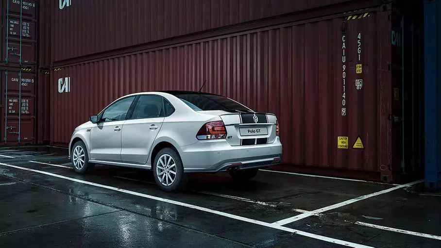 Volkswagen machte Polo Limousine für Russland mit einem Turbo-Motor 33092_3